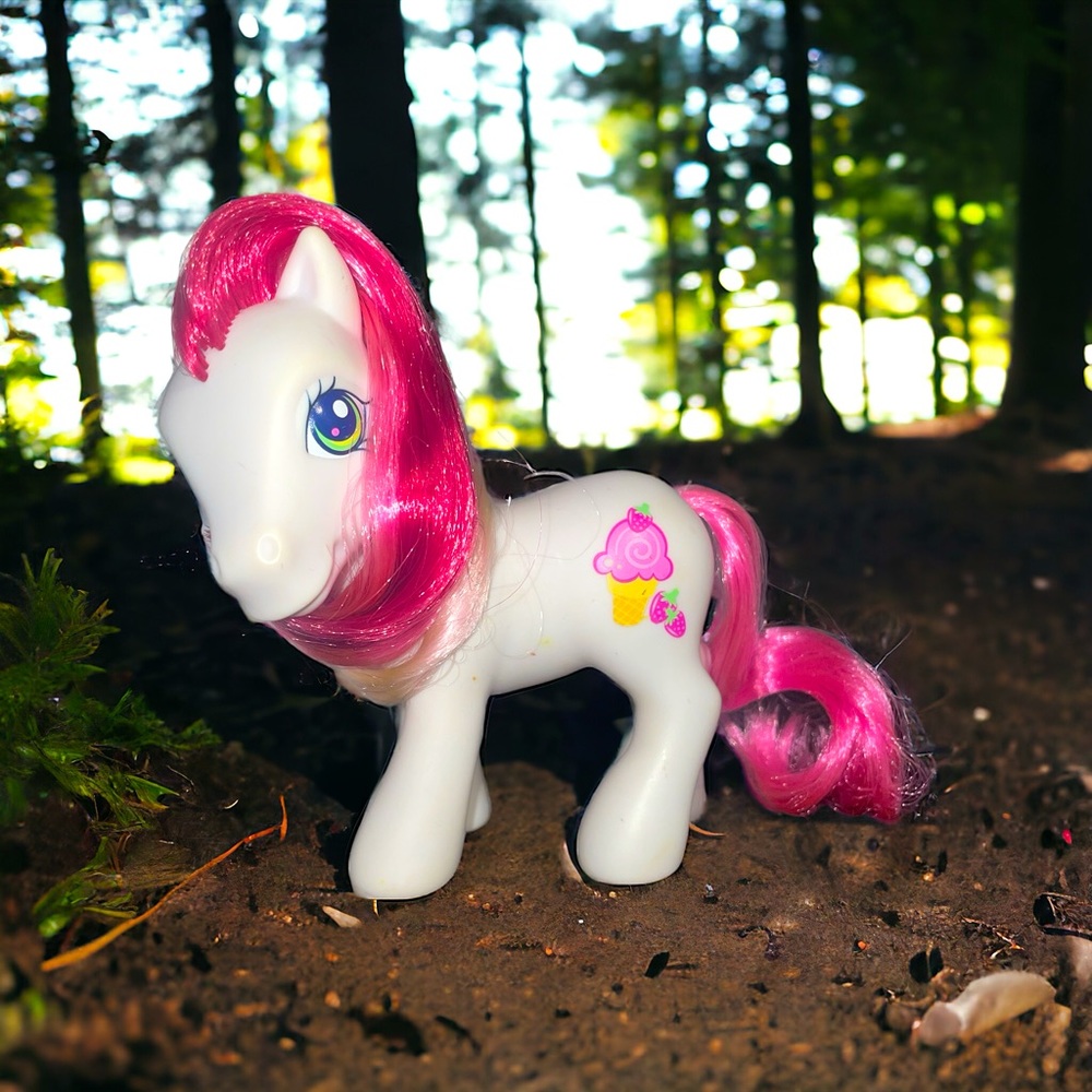 2006 My Little Pony Strawberry Surprise G3 White Hors… - Gem